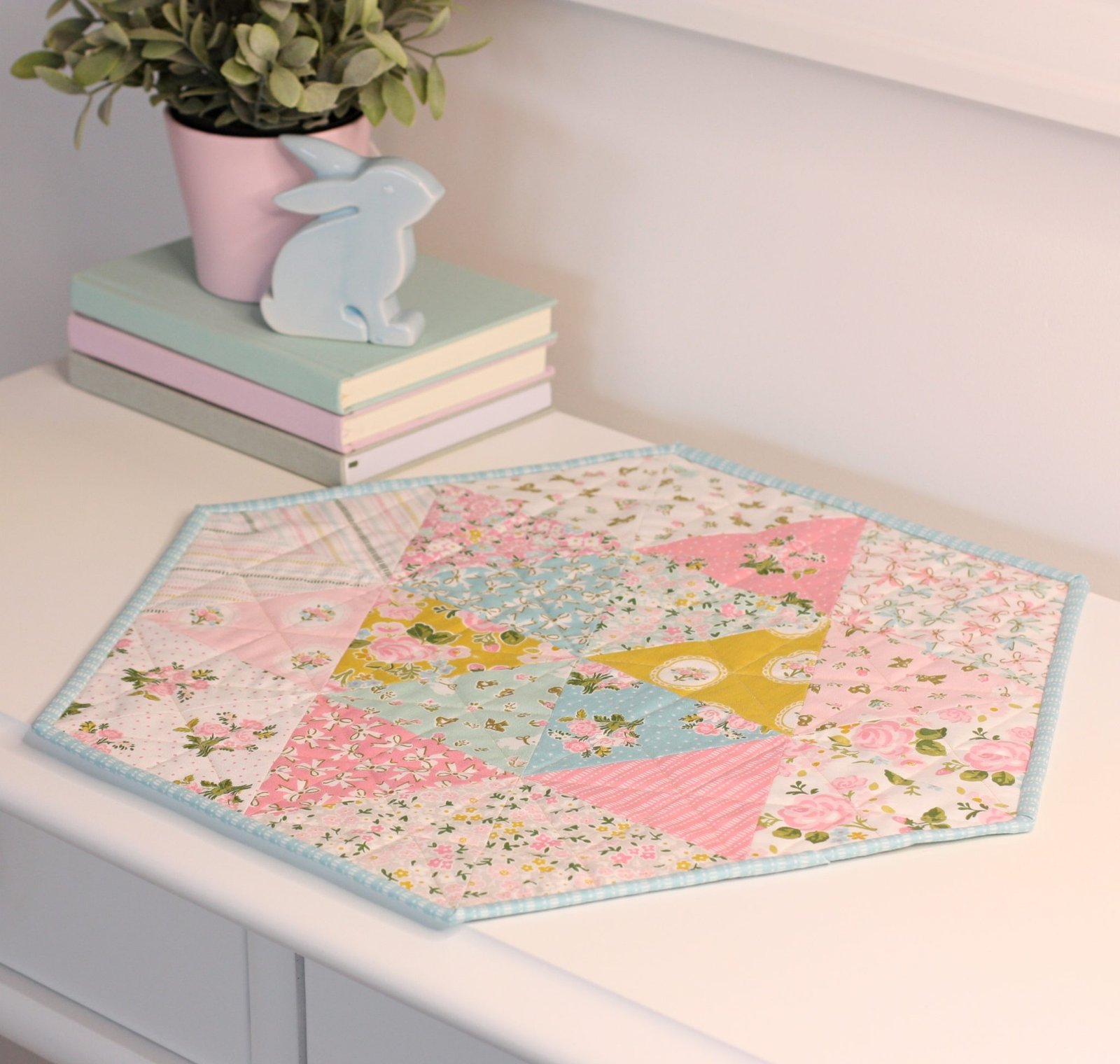 Splendid Star Table Topper - A Spoonful of Sugar