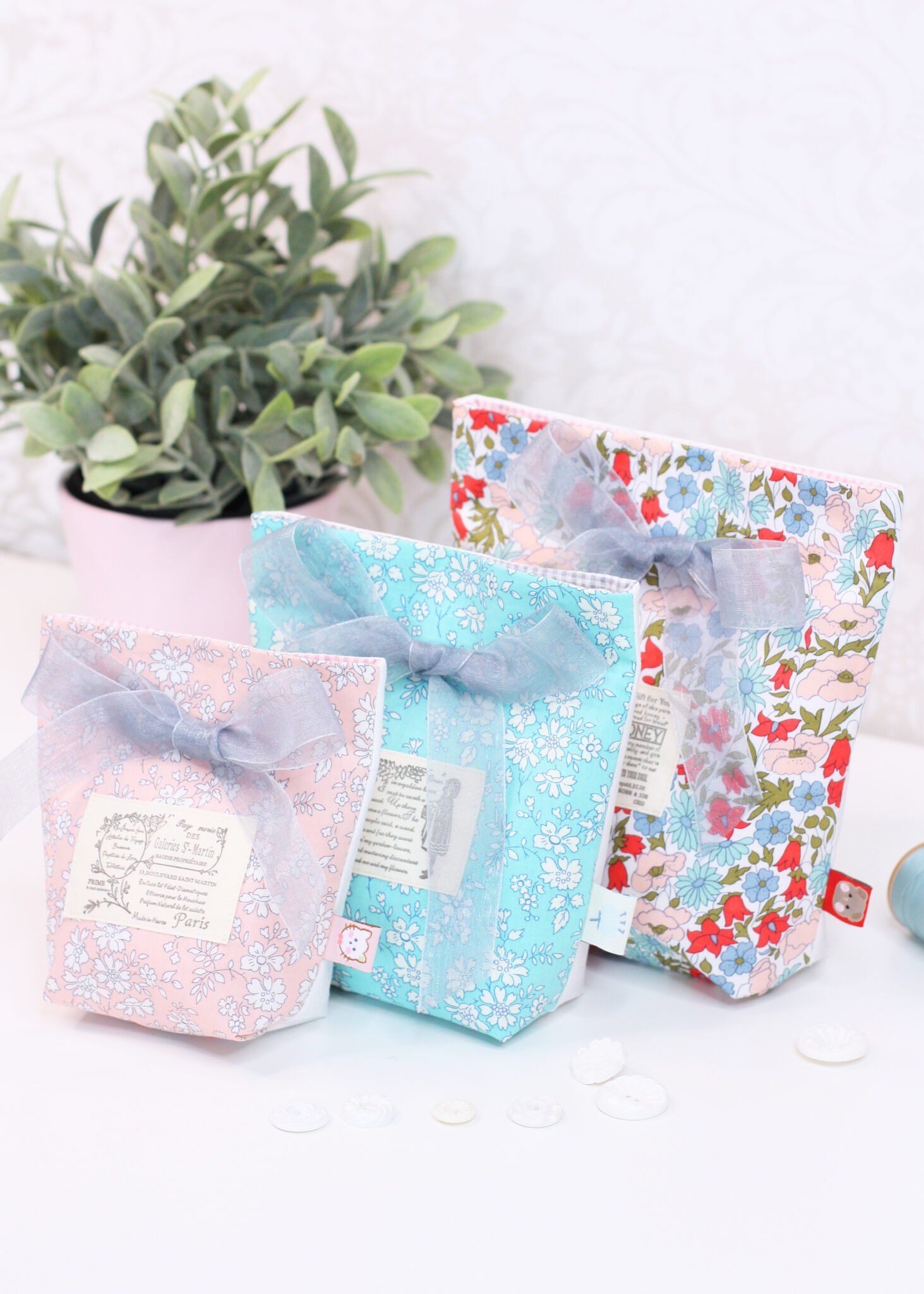 Pretty Handmade Gifts for Women: 15 Lovely Projects to Sew - A Spoonful ...